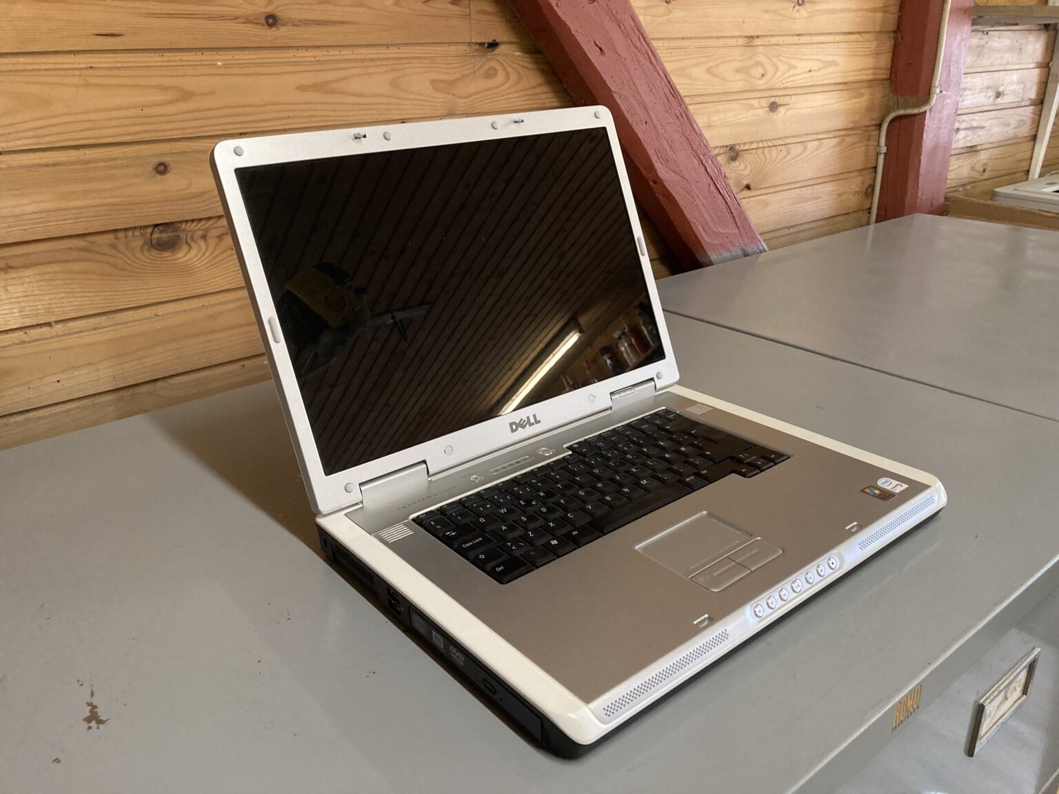 Dell Inspiron 9400 – Retro Windows XP GAMING Laptop med Windows XP Pro ...