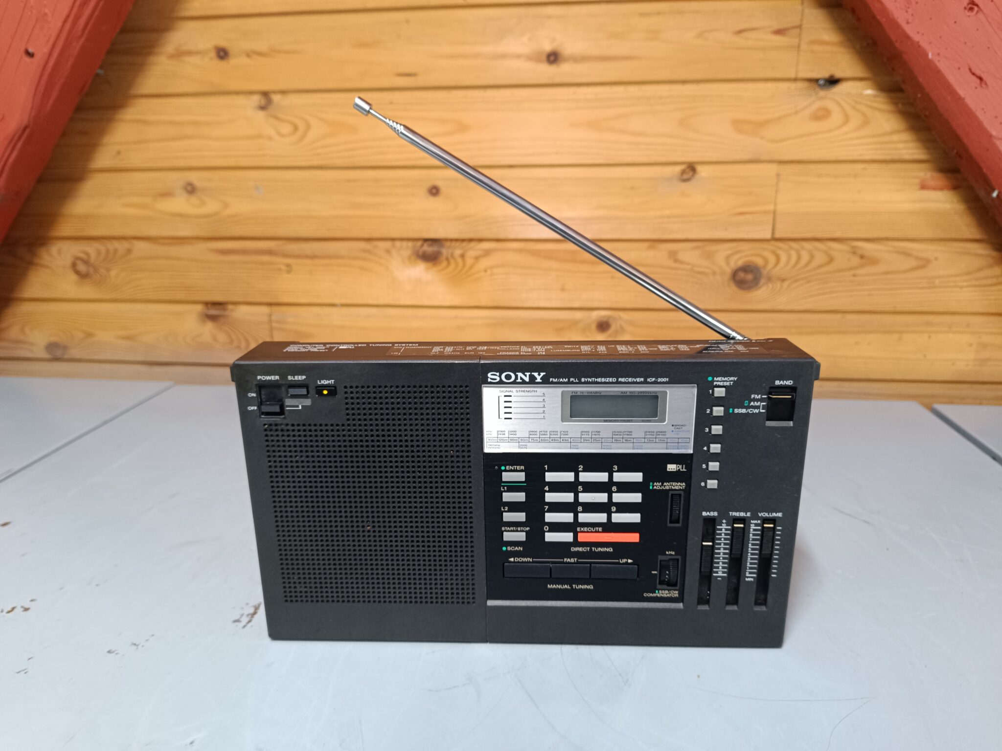 Sony ICF-2001 - Verdensradio/kortbølgeradio - Samleobjekt - ♫ Vintage ...