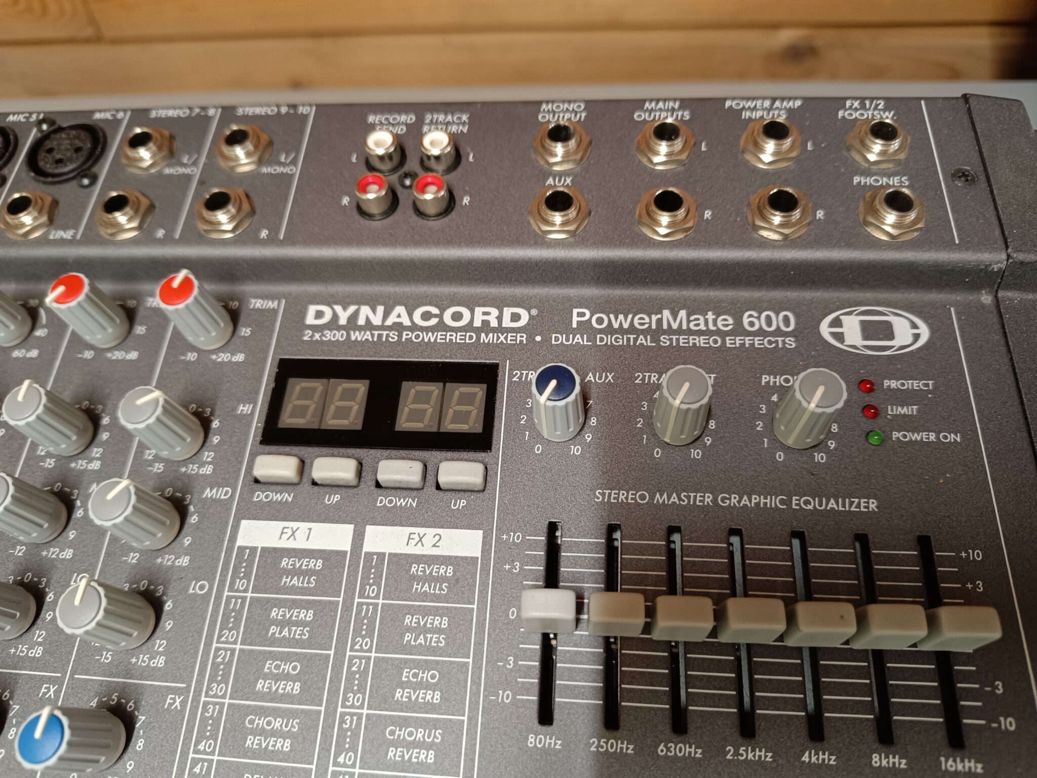 Dynacord Power Mate 600 Mixer med 2 x højttalere + stativ - inkl. kabel ...